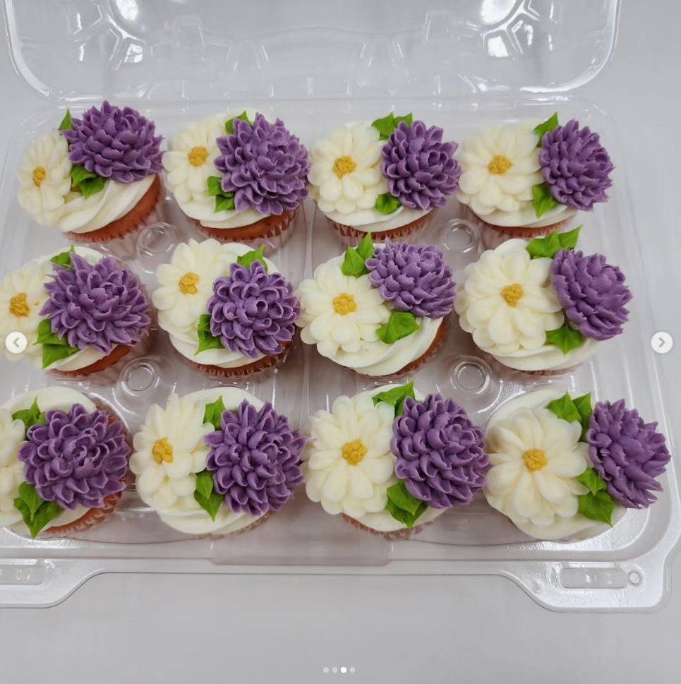 Blooming cupcakes (1 dozen) | Sugar Shaker Bakery